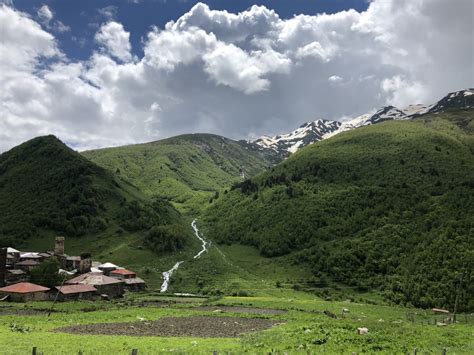 무료 이미지 자연스러운 산악 지형 고지 자연 경관 녹색 골짜기 하늘 언덕 역 목초지 구름 목장 황야 되다 잔디 경치 농촌 지역 산길 마운트