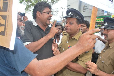 මාධ්‍ය නිදහස තහවරු කරනු උතුරේ සහ දකුණේ මාධ්‍යවේදීන් යාපනයේදී උද්ඝෝෂණයක Vikalpa