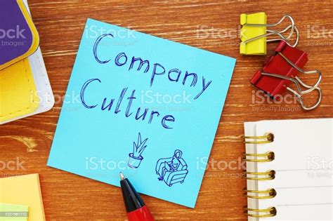 비즈니스 컨셉은 종이에 사인이 있는 기업 문화를 의미합니다 0명에 대한 스톡 사진 및 기타 이미지 0명 데이터 말하기 Istock