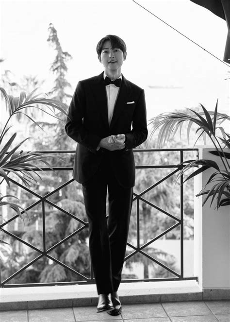 예비 아빠 송중기 슈트 입고 댄디 매력 폭발 파이낸셜뉴스