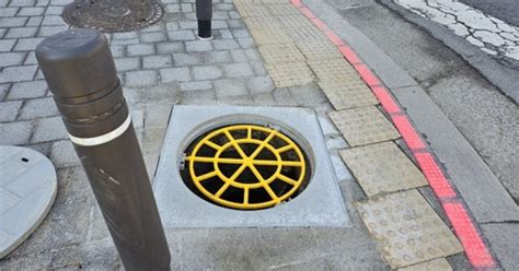 서초구 보행자 안전 위해 콘크리트 맨홀 철제로 전수 교체