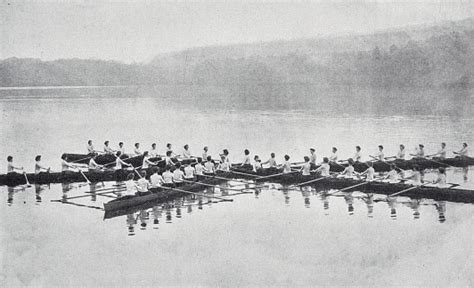 Wellesley College 미국 여성 대학 레가타가있는 물 축제 다섯 개의 보트의 별 형성 복고풍에 대한 스톡 벡터 아트 및 기타 이미지 Istock