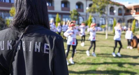 გურჯაანში უკრაინელი მოზარდებისთვის ახალგაზრდული ბანაკი გაიხსნა ფოტოები Knews Ge