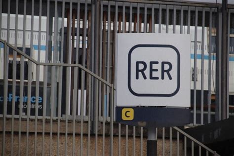 Sncf La Circulation Interrompue Sur Une Partie Du Rer C Après Un