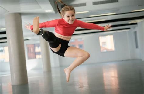 한쪽 다리 의족 착용 8살 여아 의사들 깜짝 놀라게 한 이유는