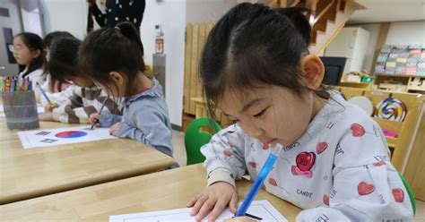 무자녀 신혼부부 예상 1명 양육비 월 140만원…아동수당에 “약간 긍정적”