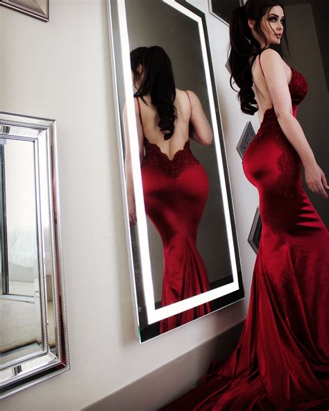 Niece Waidhofer Scrolller