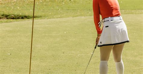 건강한 생활 경쟁 골프 골프 구멍 골프 깃발 골프 치는 골프 코스 골프 클럽 골프 토너먼트 골프를 치다 골프장 낮 녹색 녹지 놀이 레져 활동