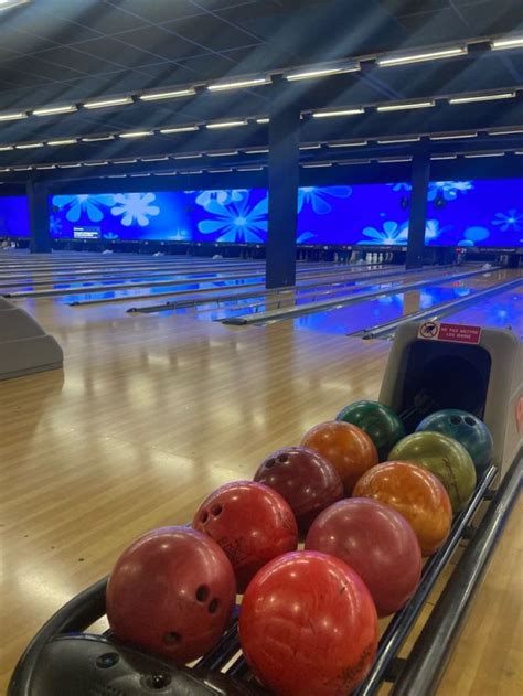 Épinglé Par Sur Lit Two Wrongs Make A Right Bowling Mood Board
