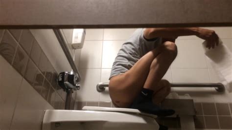 Hot Ass Dude Squats ThisVid