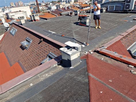 Ремонт на стар покрив ремонтиране на барбакани полагане на два нови пластта хидроизолация