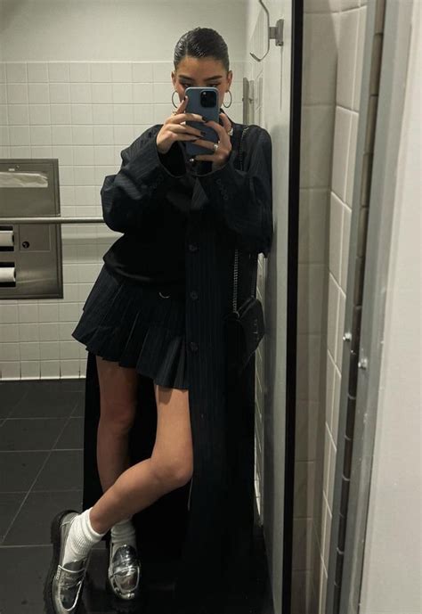 Dixie Damelio R Celebritylegs