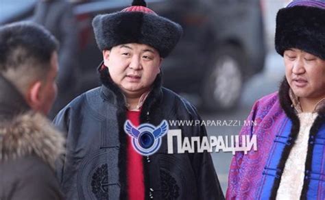 Жүжигчин Батаа Хүрэлхүүгийн охинтой патераа татуулав