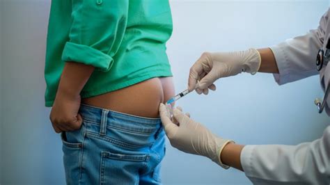Intramuscular Injection In Buttocks Safe Im Injection Technique Step