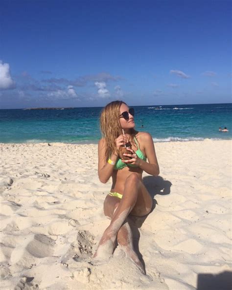 Hot Sexy Chachi Gonzales Bikini Pics