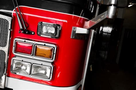 Detalles Del Camión De Bomberos Del Frente Y Las Luces Foto Premium