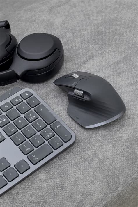 How To Position Keyboard And Mouse For Ergonomic Desk Set Up