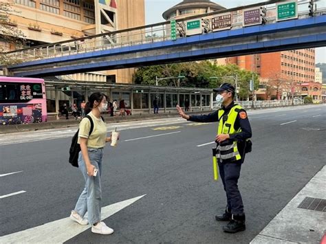 行人路口 停看聽 切勿搶快 免遺憾