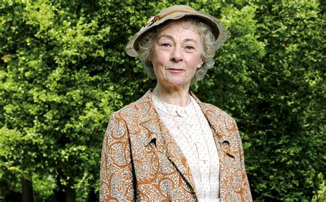 Miss Marple Une Détective En Fauteuil” Au Cœur Du Village