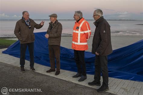 Meter Lange Nieuwe Bank Siert De Dijk Van Delfzijl Eemskrant Nl