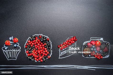 다양한 열매와 페인트 컵 케이크 케이크 타르트 잼 항아리 블랙베리에 대한 스톡 사진 및 기타 이미지 블랙베리 설탕 조림 류 라즈베리 Istock