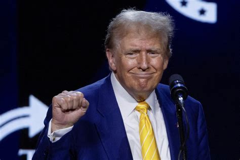 Trump Tells Sweltering Rally In Nevada He Wont Tax Tips Reuters