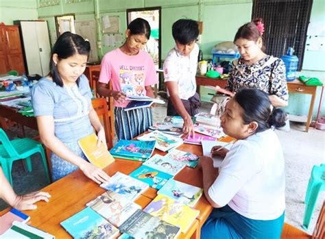 ငပလီမြို့၌ စာဖတ်ရှိန်မြှင့်တင်ရေး ရွေ့လျားစာကြည့်တိုက် Mobile Libraryဖြင့် စာအုပ်၊စာစောင်များ