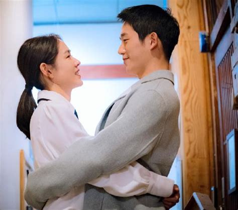 In The Same Sibling Relationship Son Ye Jin And Song Hye Kyo Have