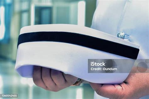 간호사들이 간호 모자를 들고 있습니다 간호 유니폼 개념 간호사에 대한 스톡 사진 및 기타 이미지 간호사 모자 모자류 태국 Istock