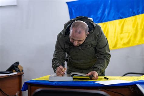 Міністр оборони Умєров відвідав позиції українських захисників на Таврійському напрямку Букви