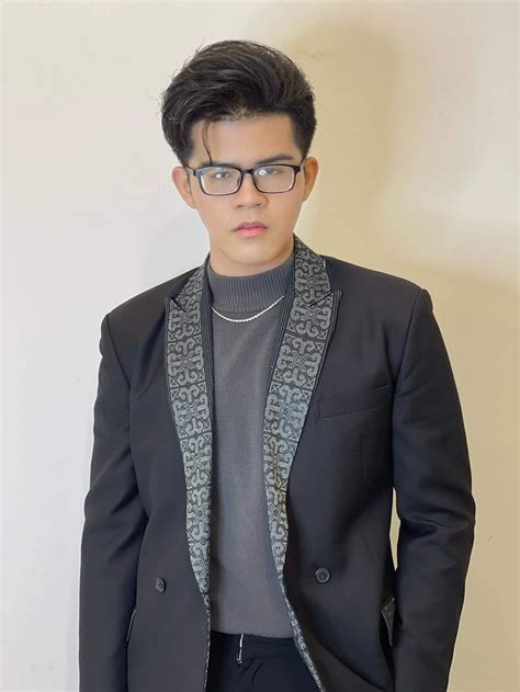 ไรอัล กาจบัณฑิต ประวัติ ไรอัล กาจบัณฑิต หนุ่มลูกทุ่งเสียงหวาน