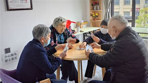 会计学院青年志愿者赴阳光社区开展“金晖助老·情暖夕阳”活动 武纺会计学院