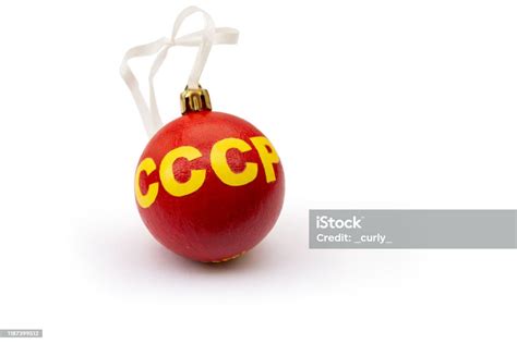 크리스마스 트리와 새해 망치와 낫 흰색 배경에 고립 된 빨간 공크리스마스 장난감 0명에 대한 스톡 사진 및 기타 이미지 0명 12월 3가지 개체 Istock
