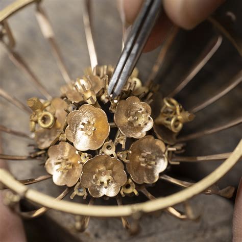 Bouton Dor® Otomaton Van Cleef And Arpels