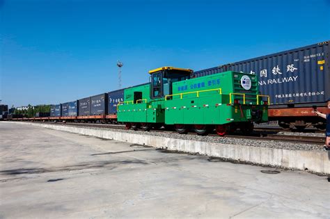 公铁两用牵引车 轨路铁路牵引车 铁路编组调车机 新能源公铁两用车 山东智捷轨道交通