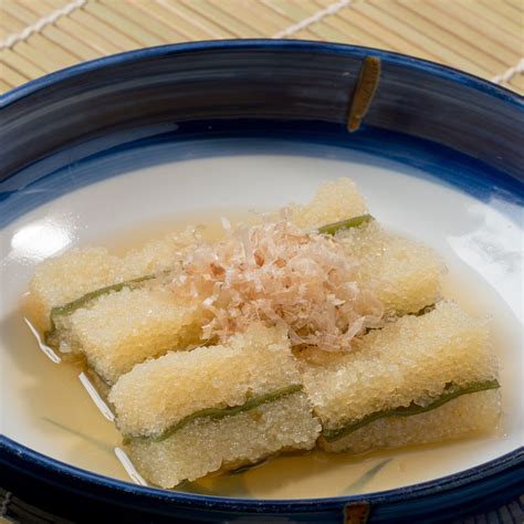 Sushi Cyu โคโมจิ คอมบุ สึนามิ เป็นไข่ปลาแฮร์ริ่งสอดไส้ด้วยสาหร่ายคอม