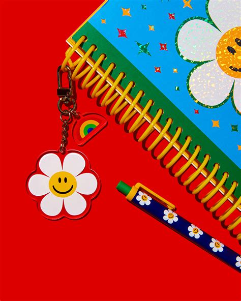 위글위글 공식 인스타그램 D 2 새학기 맞이 신제품 미리보기📚 다가오는 새학기의 시작을 더 설레게 만들어줄 신상 아이템이 곧 찾아옵니다 📍 문구 기획 세트 노트와