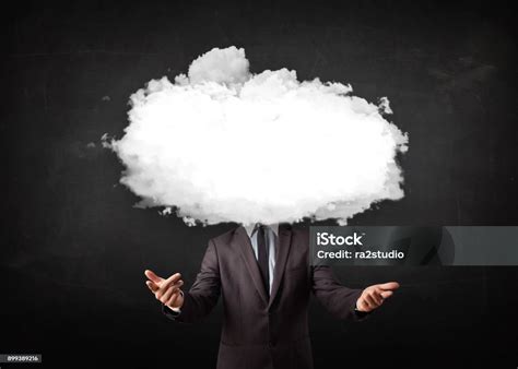 비즈니스 남자의 인명별 클라우드 자신의 머리를 컨셉입니다 과학에 대한 스톡 사진 및 기타 이미지 과학 기업 비즈니스 남자 사업가 Istock