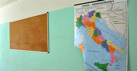 Aveva Le Sue Classi Ma Era Un Insegnante Senza Diploma Enne Imputato Per Falso