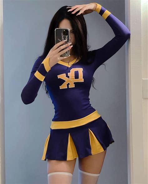 Pɪɴᴛᴇʀᴇꜱᴛ ᴍᴜʀʏꜱ 😈 Leni Klum Classy Halloween Costumes Cheerleading