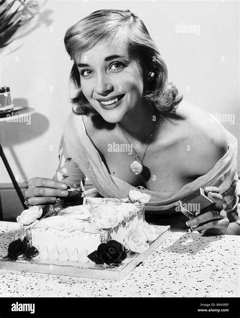 Sylvia Syms