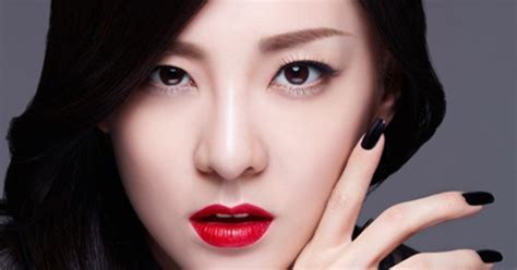 홀리데이 메이크업 이 것에 힘줘라