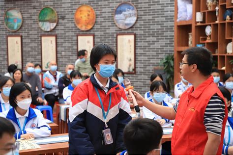 体验耳穴贴敷学养生知识中医药文化进校园