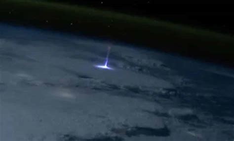 Astronaut Captures Rare Gigantic Jet” Lightning Blasting 50 Miles Into
