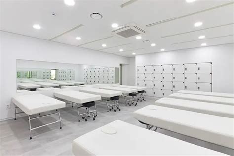 화이트톤 모던한 분위기의 118평 뷰티아카데미 인테리어 분당 이매동