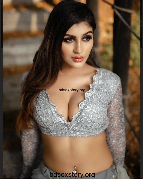 Bangla Choti Kahani সুইমিংপুলে বউকে নিয়ে বন্ধুর সাথে থ্রিসাম সেক্স ২