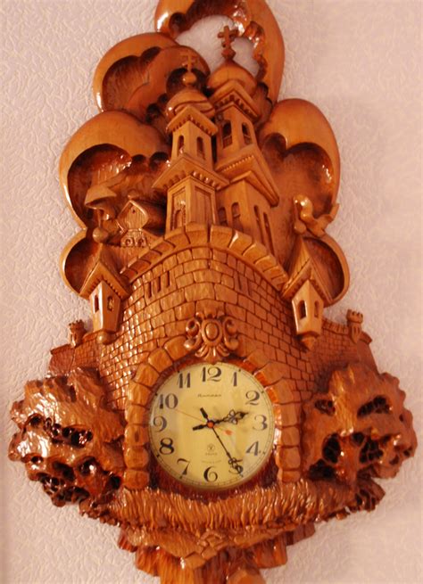 Настенные часы из дерева