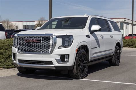Gmc Yukon Suv Display At A Dealership Gmc Offers The Yukon In Sle Slt At4 And Denali And