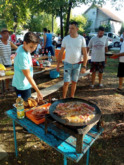 УГРОЖЕН ОЗОНСКИ ОМОТАЧ ИЗНАД СОМБОРА Испечене потколенице и очи пуне дима Dnevnik