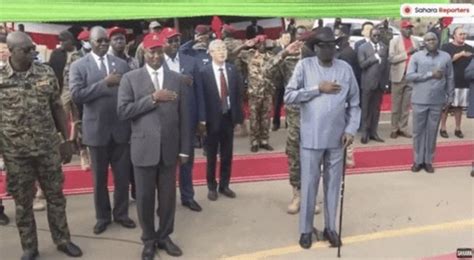 바지에 실례를…남수단 대통령 소변 실수 영상 공유 언론인 사망·실종 소문 [영상] 네이트 뉴스